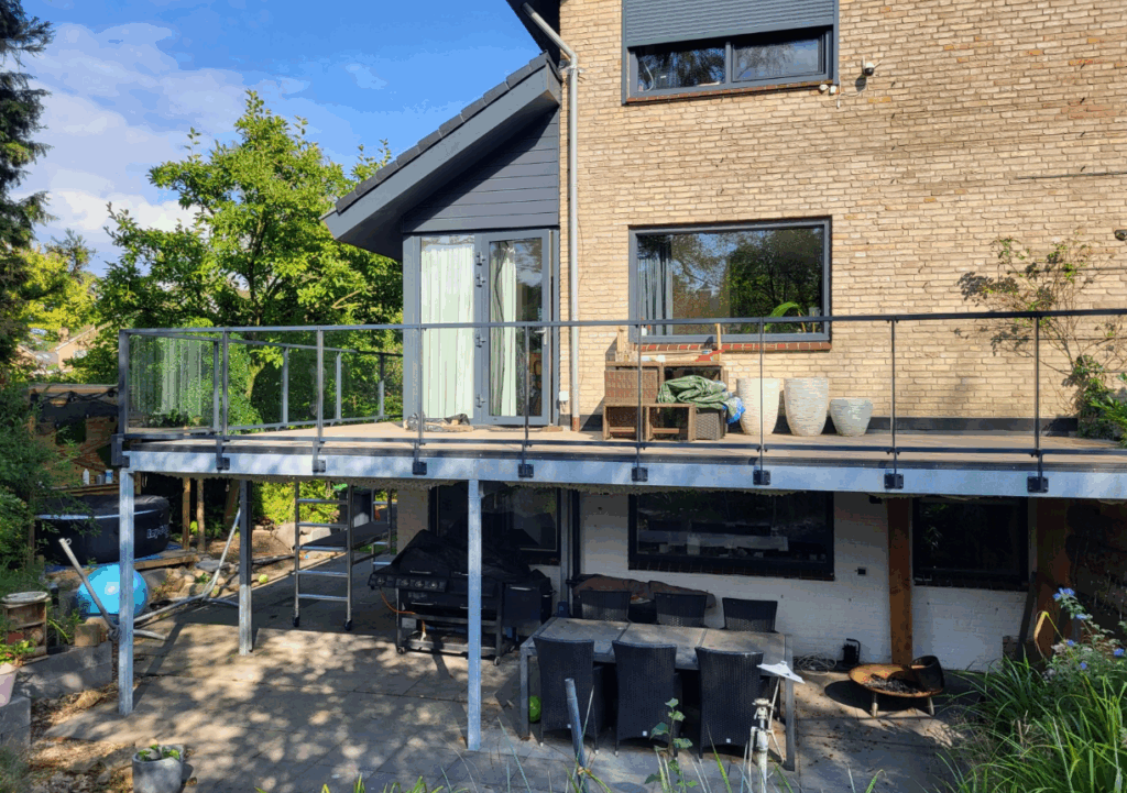 Glazen balustrade voor je terras: open uitzicht, veilige omheining