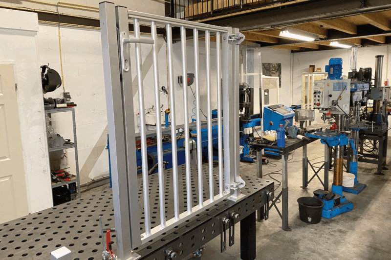 Aluminium poort op maat: duurzaam, stijlvol en volledig afgestemd op ...