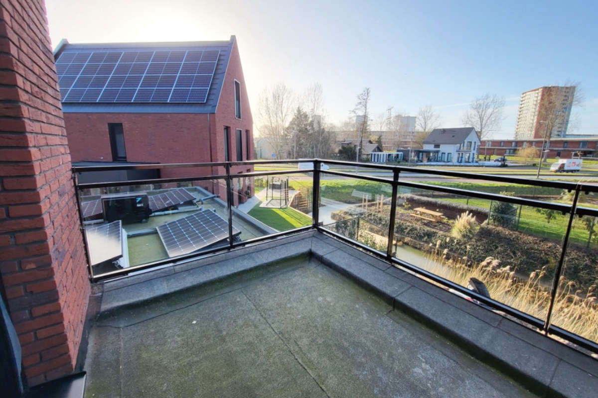 Glazen balustrade in Biddinghuizen: een stijlvolle upgrade voor jouw woning